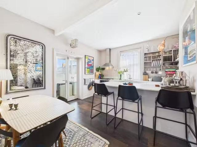 Unique 3 bedroom flat for rent in Colebrook Road, Southwick, B.