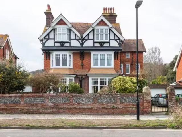 Charming 3 bedroom flat for rent in Denton Road, Meads, BN20