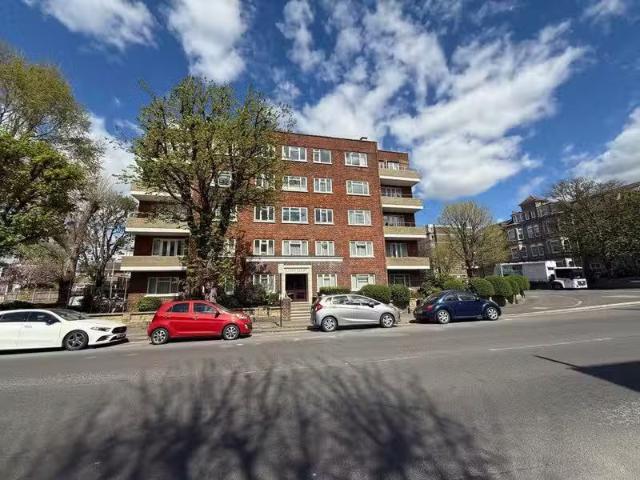 Cozy 3 bedroom flat for rent in Eaton Court, Eaton Gardens BN3.