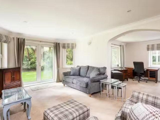 Charming 3 bedroom flat for rent in Flat 11, Branksome Gate, 5.