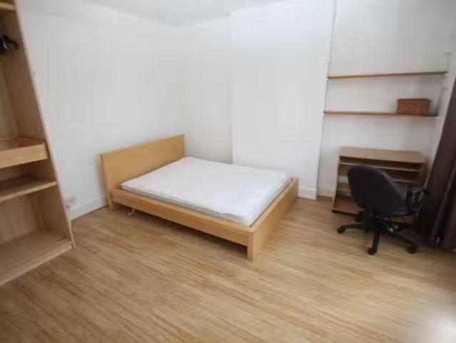 Unique 3 bedroom flat for rent in Student Property, Winton, BH9