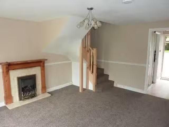 Cheap 3 bedroom house for rent in Humphrey Middlemore Drive, H.