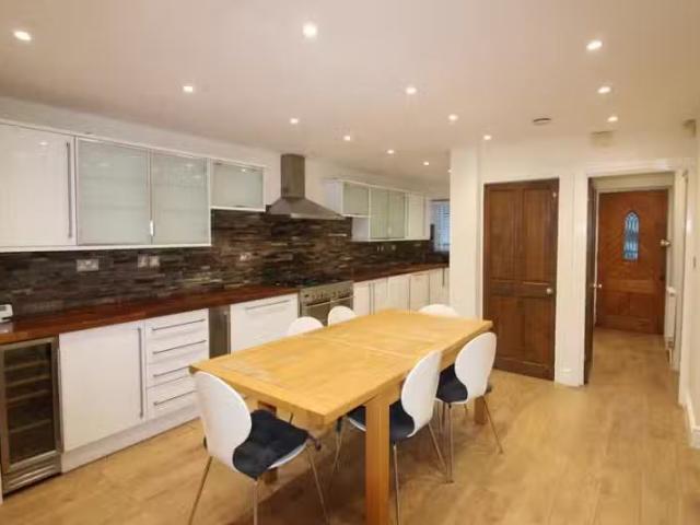For Rent! 3 bedroom house for rent in West Park Avenue, Northf.