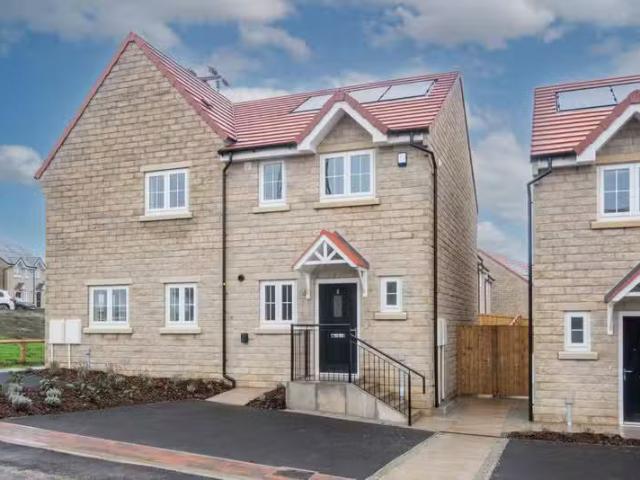 Cozy 3 bedroom house for rent in Wheel House Drive, Bradford.