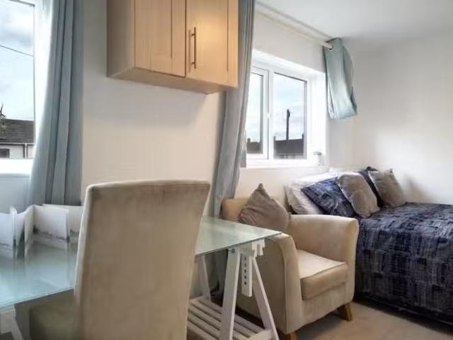 New 3 bedroom house share for rent in Haviland Way, Cambridge.