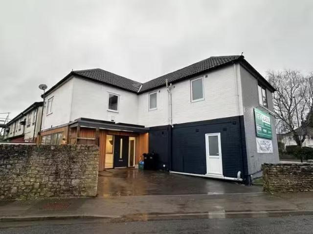 Deal! 3 bedroom maisonette for rent in Bath Road, Bristol, BS31