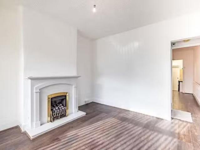 Cozy 3 bedroom Mid Terrace House to rent, Brightwell Road, Wat.