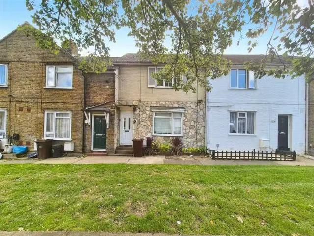 New 3 bedroom Mid Terrace House to rent, Darnley Road, Rochest.