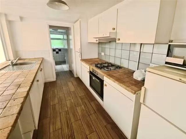 Unique 3 bedroom Mid Terrace House to rent, Padwell Road, Sout.