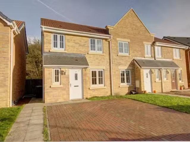Charming 3 bedroom Semi Detached House to rent, Arkless Grove.