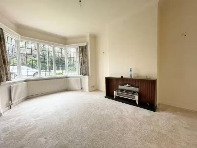 Deal! 3 bedroom semi detached house for rent in 131 Grange Roa.