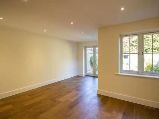 Cheap 3 bedroom semi detached house for rent in The Pastures.