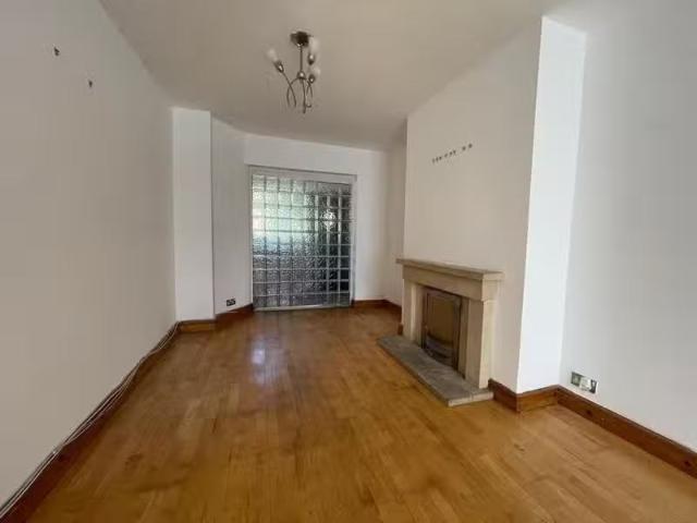 Rental! 3 bedroom semi detached house for rent in Calshot Road.