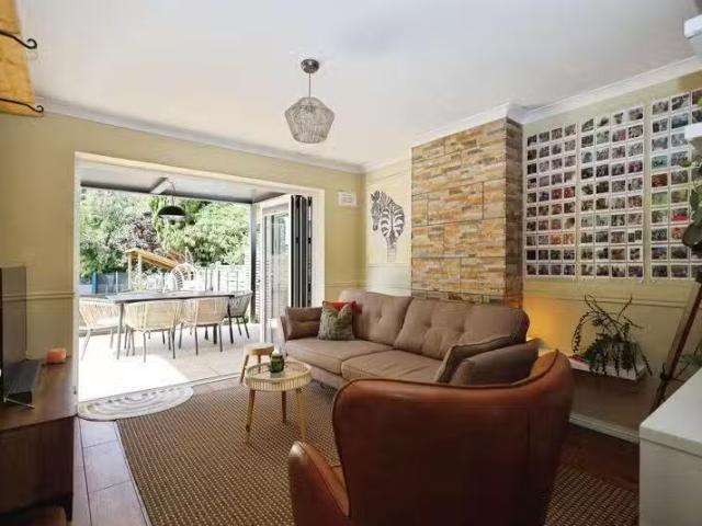 Nice 3 bedroom semi detached house for rent in Glenmeadows Dri.