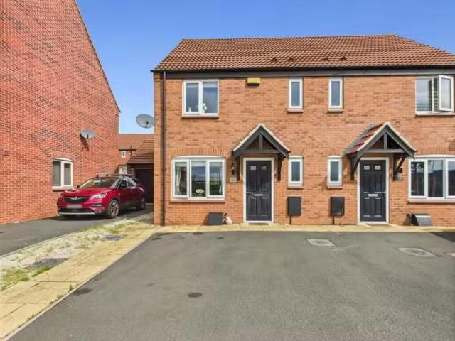 Unique 3 bedroom semi detached house for rent in Kingsgate Roa.