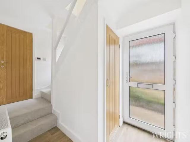 Cozy 3 bedroom semi detached house for rent in Melbourne Court.
