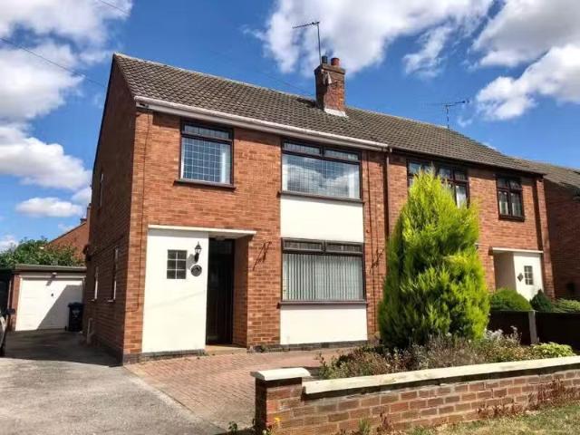 Cheap 3 bedroom semi detached house for rent in Monks Road, Bi.