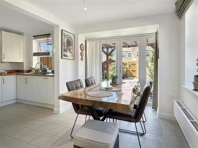 Unique 3 bedroom semi detached house for rent in Peppercorn Dr.