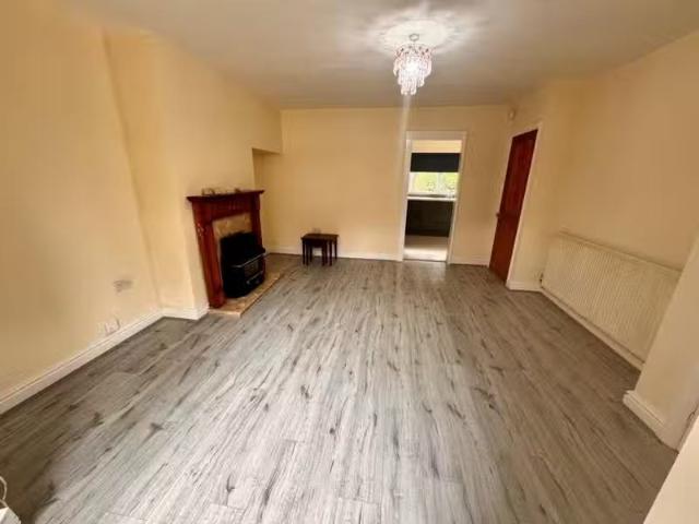 Cozy 3 bedroom property for rent in Woodhouse Road, Quinton, B32