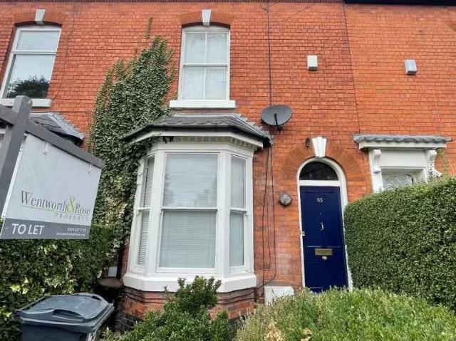 For Rent! 3 bedroom terraced house for rent in Clarence Road.