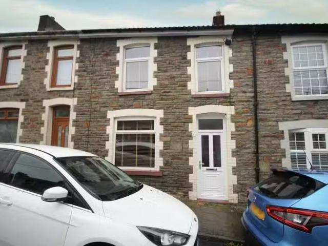 New 3 bedroom terraced house for rent in Abercerdin Road Gilfa.