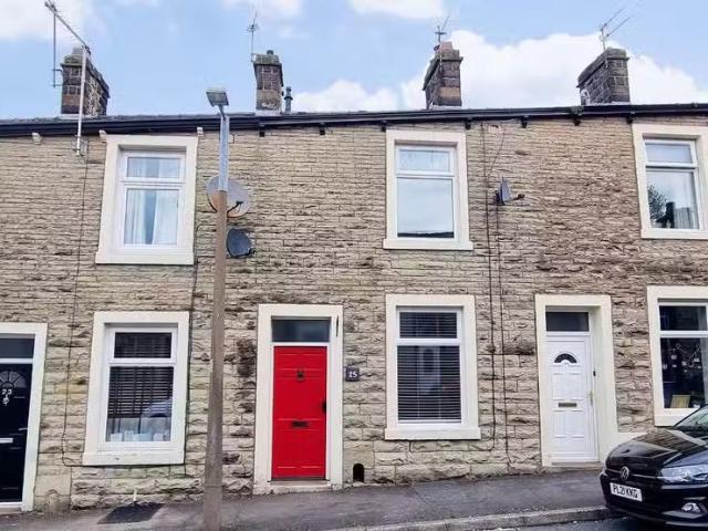 Deal! 3 bedroom terraced house for rent in Brownlow Street, Cl.