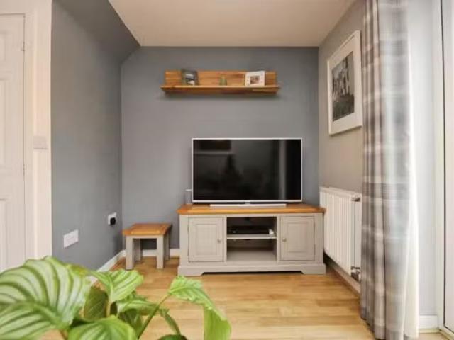 Just in! 3 bedroom terraced house for rent in Kenney Street.