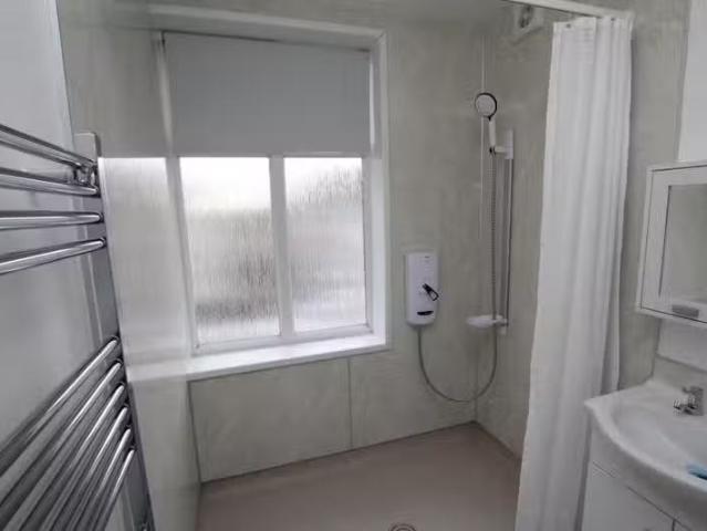 Cozy 3 bedroom terraced house for rent in King Street Kingswo.
