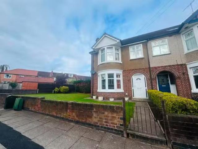For Rent! 3 bedroom terraced house for rent in Heathfield Road.