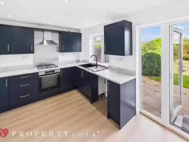 Charming 3 bedroom terraced house for rent in Paxton Road, Hoc.