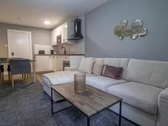 Charming 3 BR Oakfield Avenue
