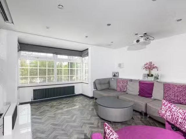 Charming 3 BR East Parade