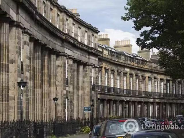 Just in! 3 BR Property to rent in 17 2f St Bernard's Crescent.
