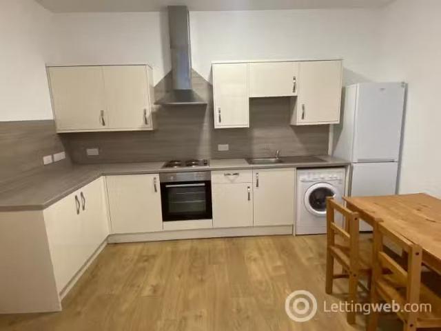 Unique 3 BR Property to rent in 9 West Bell Street, Dundee DD1.