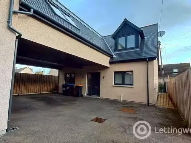 For Rent! 3 BR Property to rent in Commerce Street, Insch, Abe.