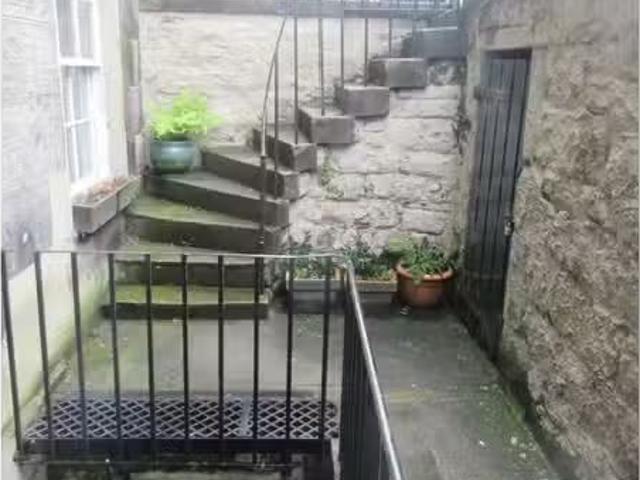 Rental! 3 BR Property to rent in Clarence Street, Edinburgh