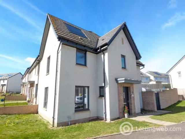 Unique 3 BR Property to rent in Bowbridge Crescent, Mortonhall.