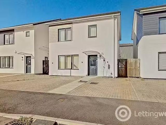 Charming 3 BR Property to rent in Balgray Terrace, Coldside, D.