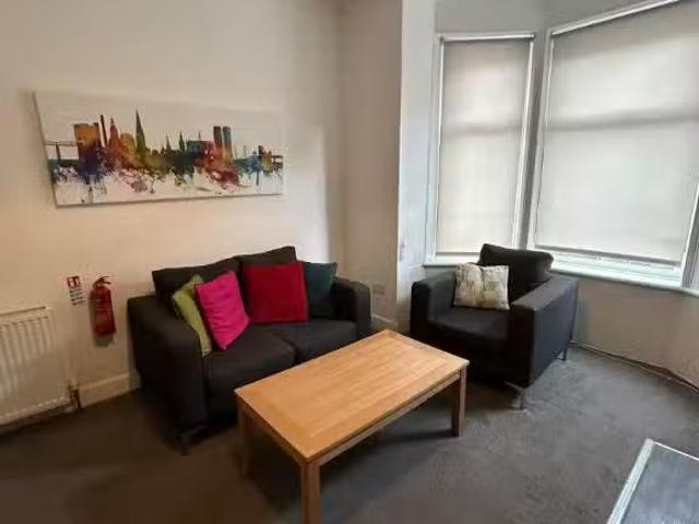 Unique 3 BR Property to rent in Bellefield Avenue, West End, D.