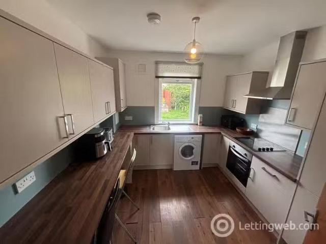 Cheap 3 BR Property to rent in Kaimhill Circle, Garthdee, Abe.