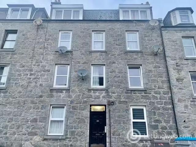 New 3 BR Property to rent in Kintore Place, Second Floor Flat.