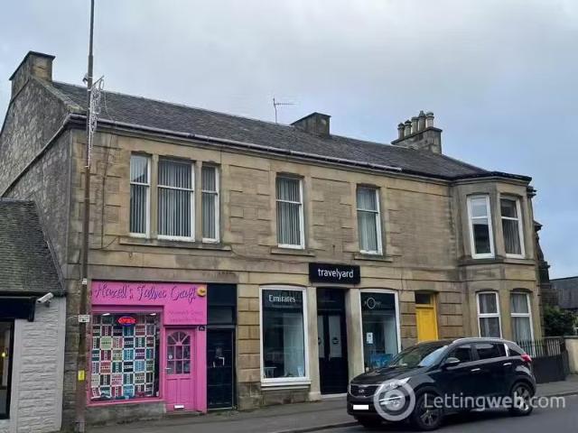 Cozy 3 BR Property to rent in Main Street, West Calder, West L.