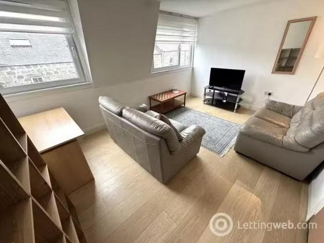 Cozy 3 BR Property to rent in Richmond Street, Rosemount, Aber.
