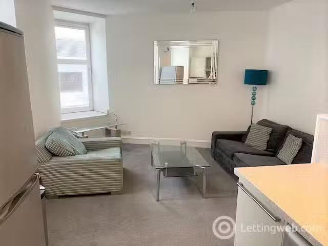 Cheap 3 BR Property to rent in Whitehouse Street, Rosemount, A.