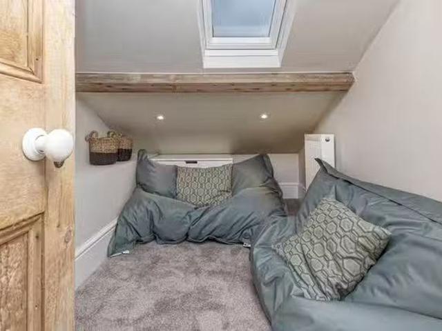 Rental! 3 BR Wnion Square