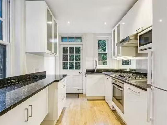 Cheap Terraced house to rent in Hornton Street, Kensington W8