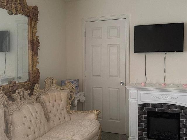 Cheap apt with amenities