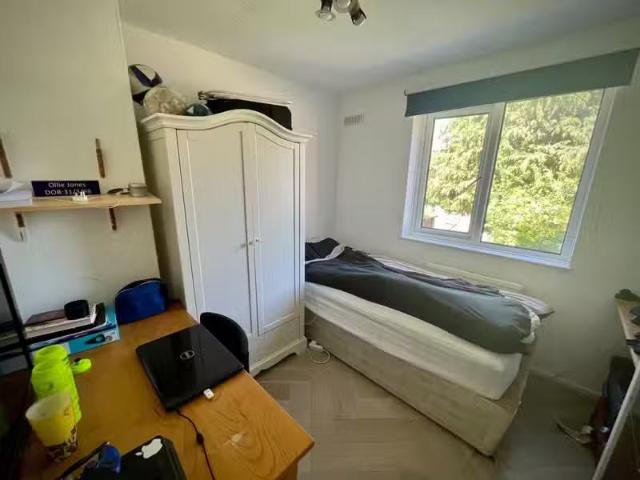 Charming Bradshaws, HATFIELD