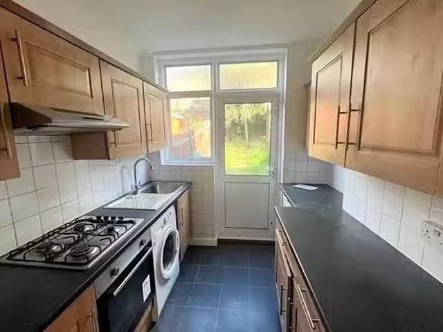 Deal! Detached house to rent in Hatch Road SW16