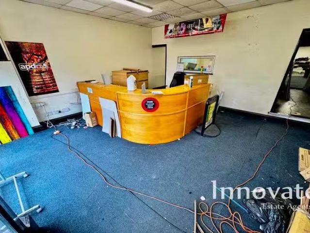 For Rent! Detached house for rent in Broad Street, Oldbury, B69